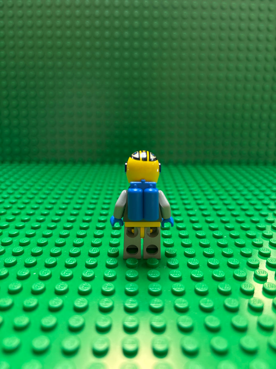 Crater Cruiser MiniFig 001 (Lego Minifig, Vintage)| Bitz & Buttons