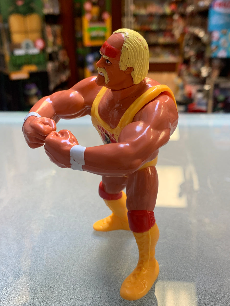 Bear Hug Hulk Hogan 3839 (Vintage WWF WWE, Hasbro)| Bitz & Buttons